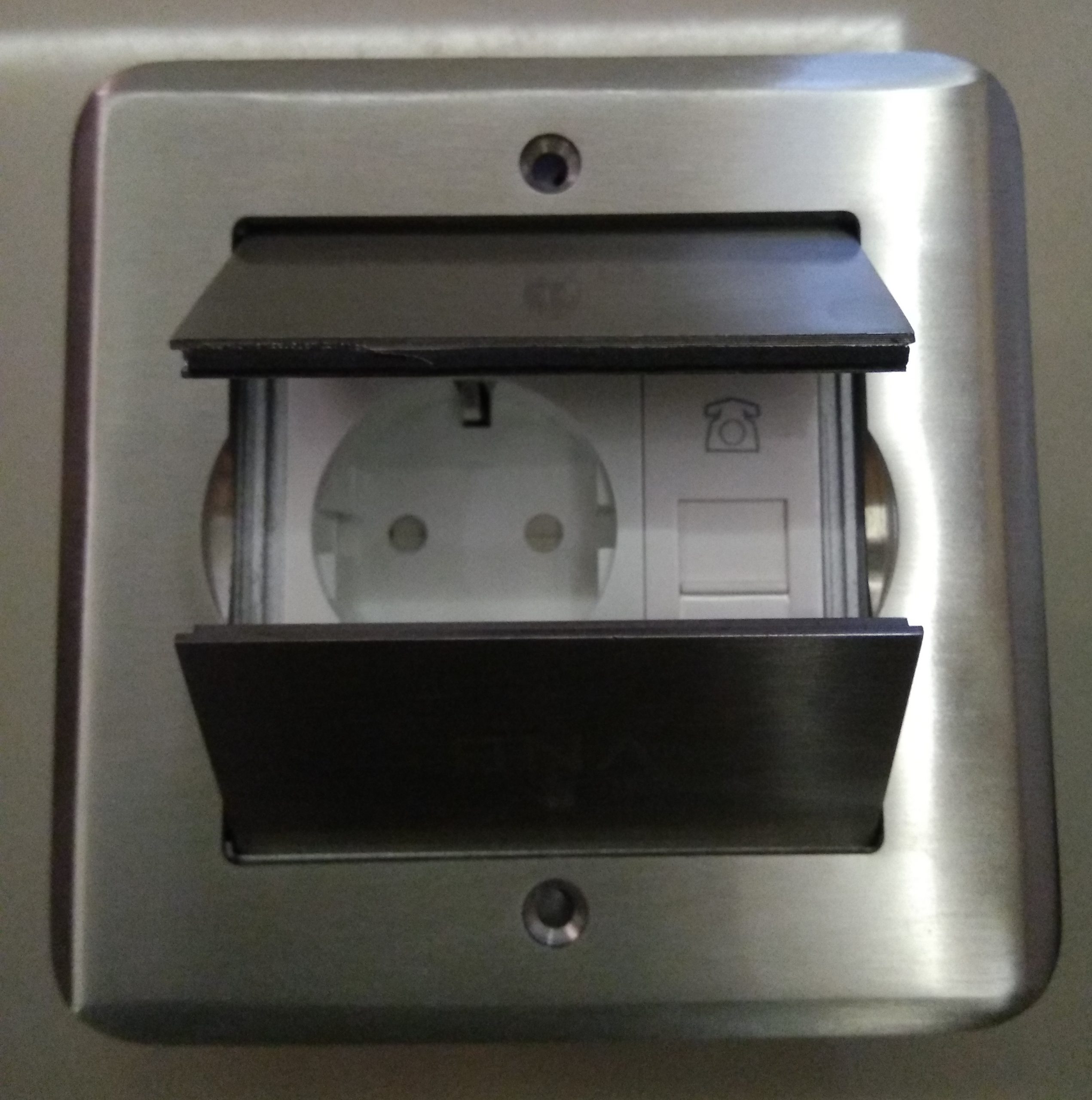 VNB Floor Socket - Solusi Lampu